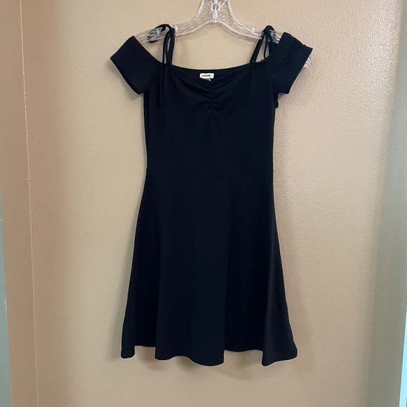 Garage | Dresses | Garage Black Tie Shoulder Dress | Poshmark